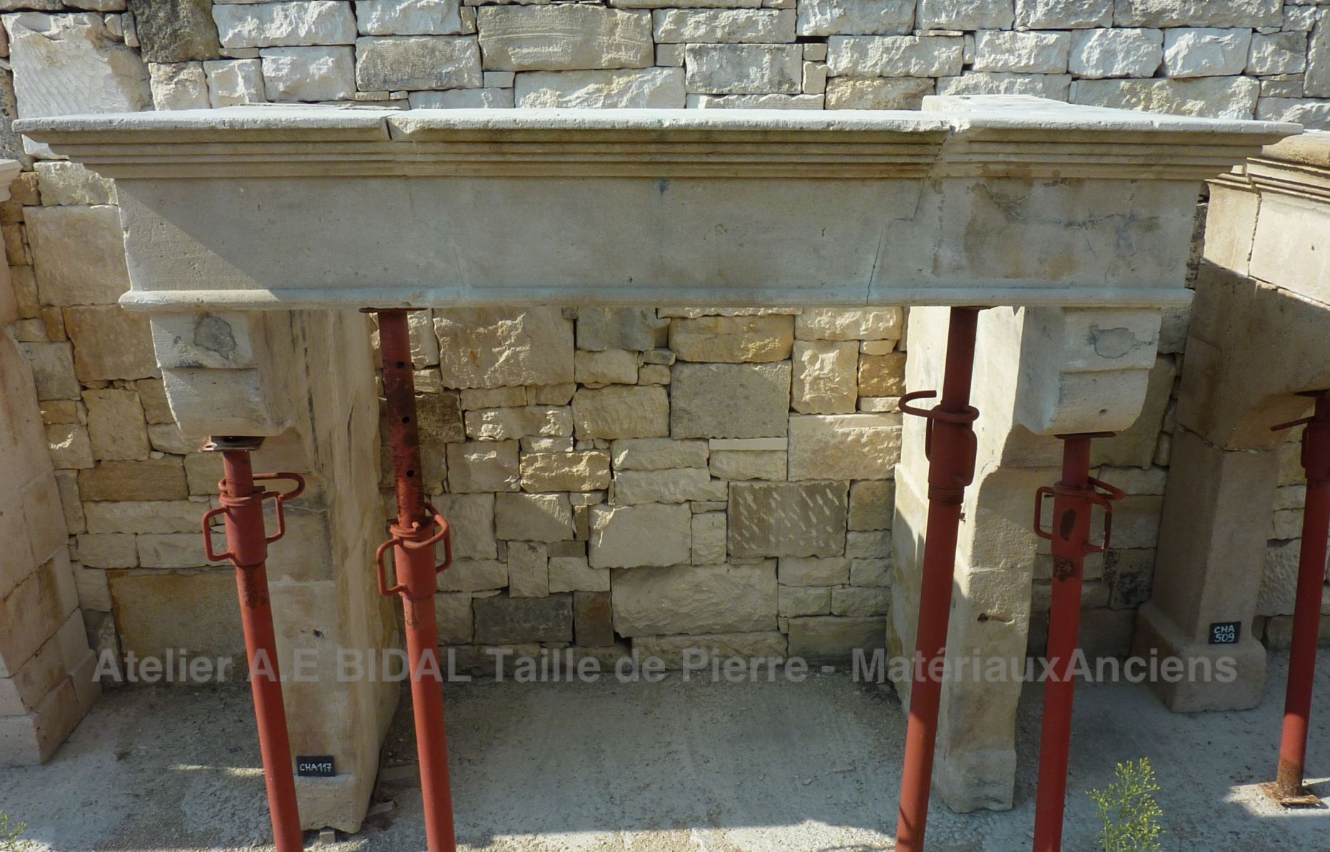 Cheminée Louis XIII avec linteau à clé