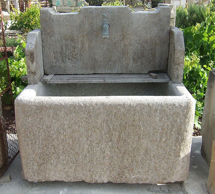 Small fountain with vintage faucet - Outdoor fountain basin.